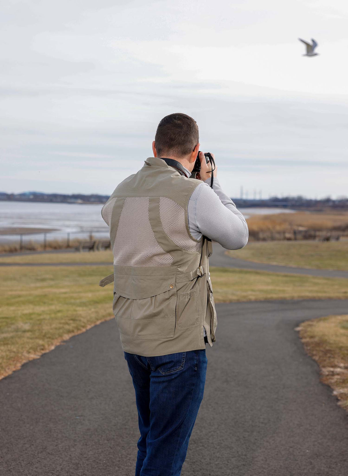 DOMKE PhoTOGS Vest - VEST-SAND-SM#N# – The Tiffen Company